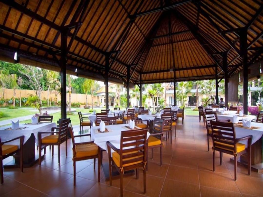 Padi Restaurant, Favorite Pool with Rice Field View in Ubud - Bebek ...